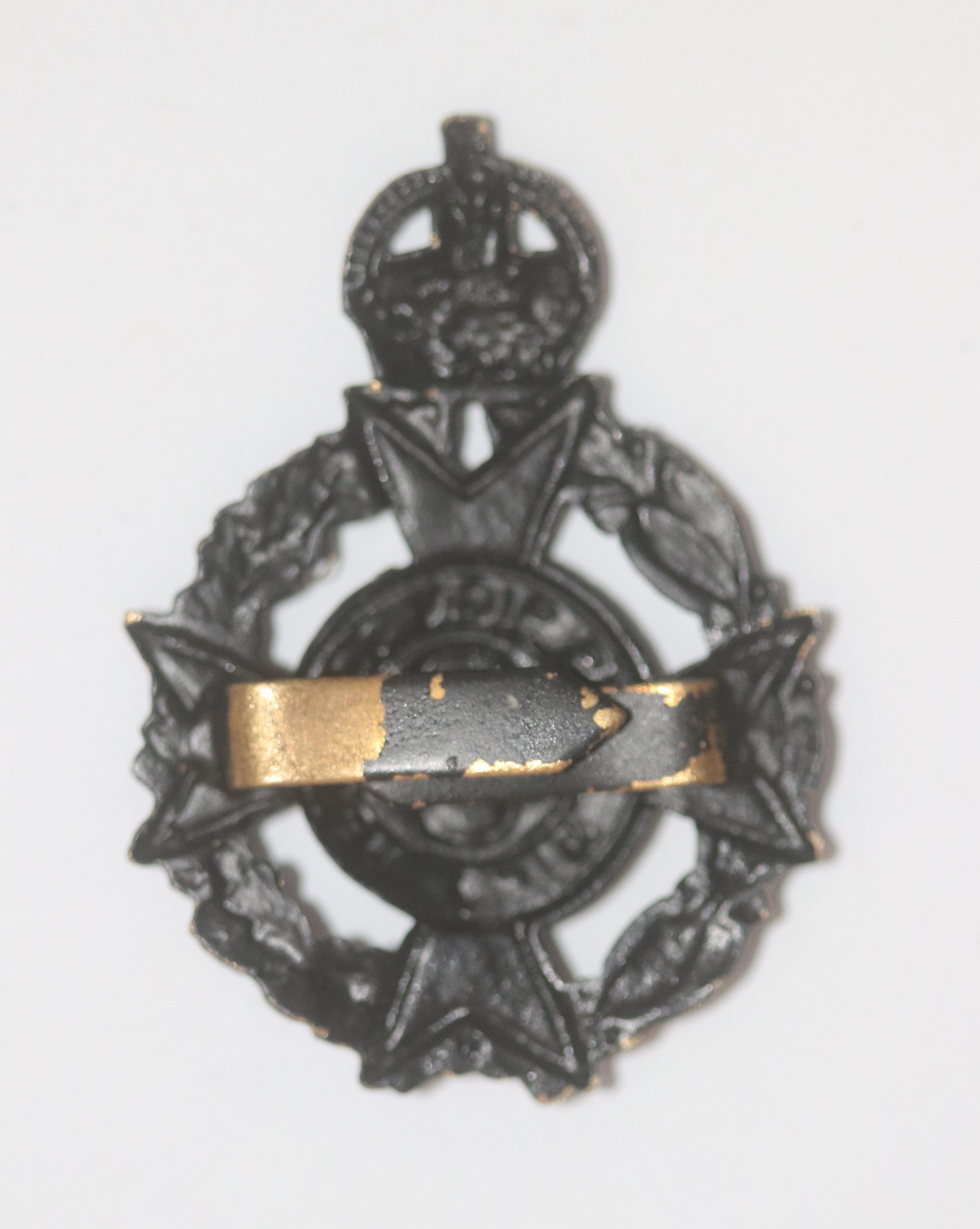 BRITISH ROYAL ARMY CHAPLAINS DEPARTMENT BLACK METAL CAP BADGE - Butlers ...