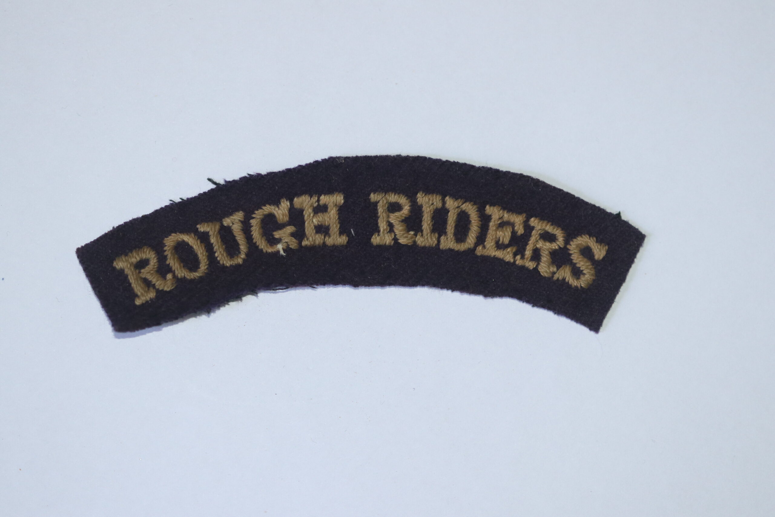 ORIGINAL BRITISH ARMY WW2 EMBROIDERED CLOTH SHOULDER TITLE ROUGH RIDERS ...